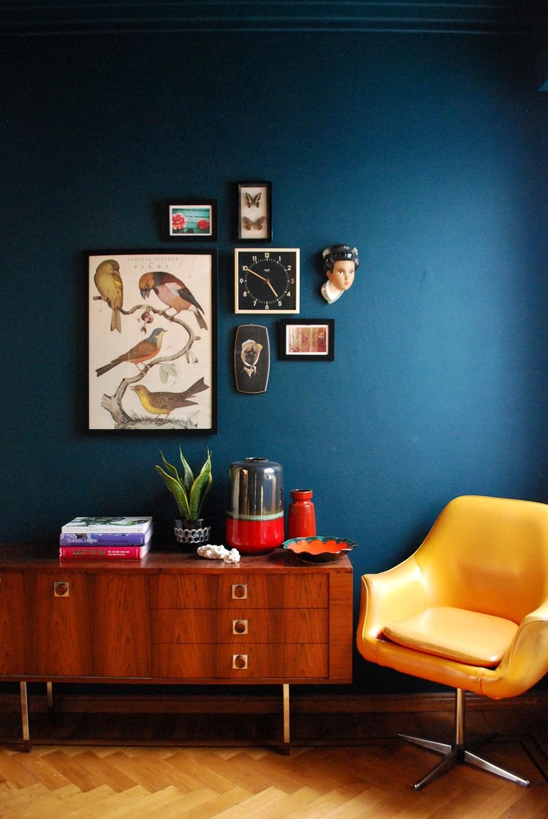 15 Beautiful Dark Blue Wall Design Ideas