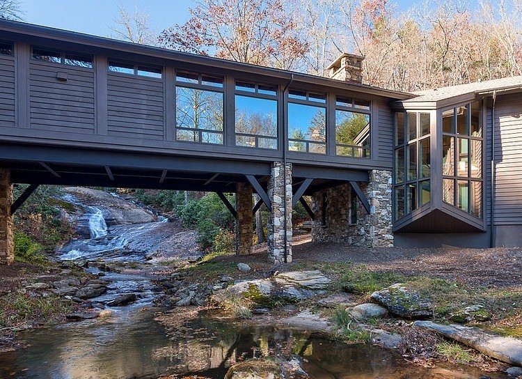 Beautiful Bridge House in North Carolina by Platt Architecture