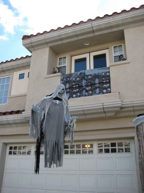 40+ Funny & Scary Halloween Ghost Decorations Ideas