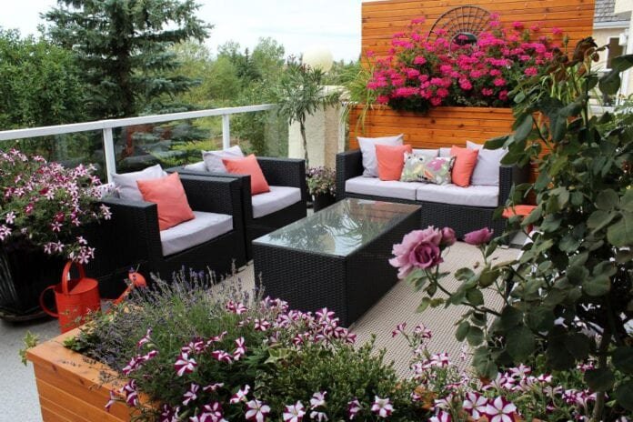 Decorate Your Terrace With Flower Boxes: 5 Tips » Residence Style