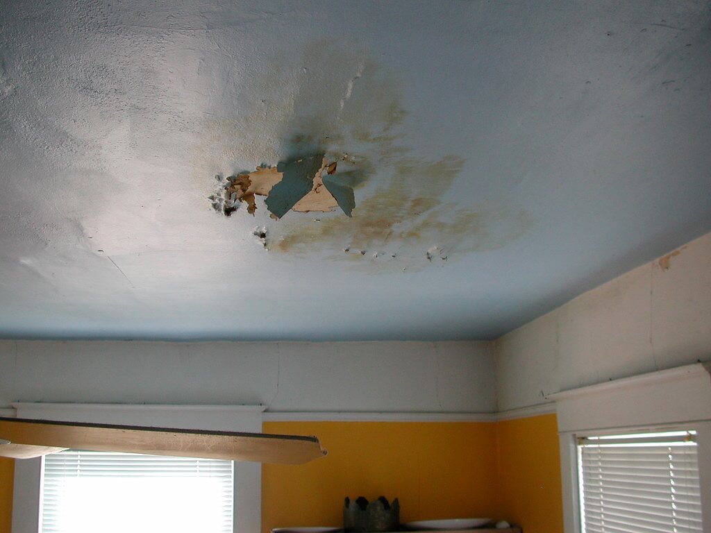 Signs Your Ceiling Needs Water Damage Restoration » Residence Style