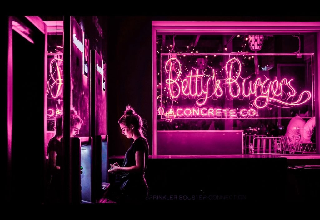 What are neon signs and why do we have to use them? » Residence Style